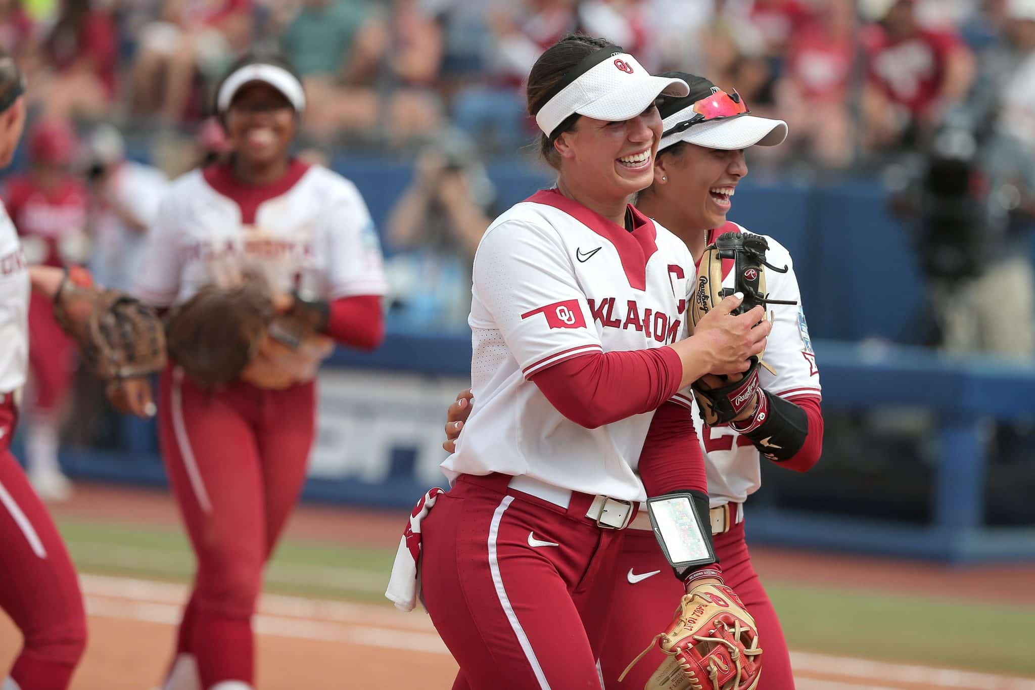 Oklahoma Softball Rolls Into Wcws Finals Knocks Off Stanford In Extra